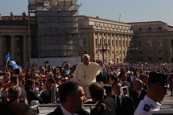 Pope to the Americas: "Open Wide Your Arms" | The Divine Mercy